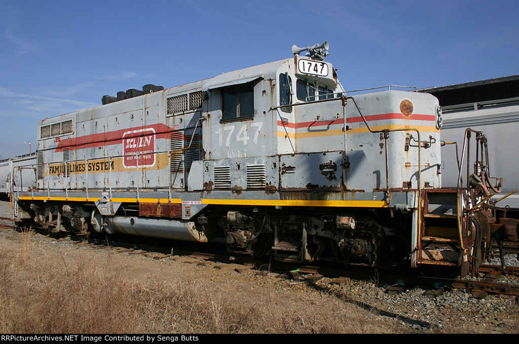 CWCY 1747 ex Family Lines System GP16